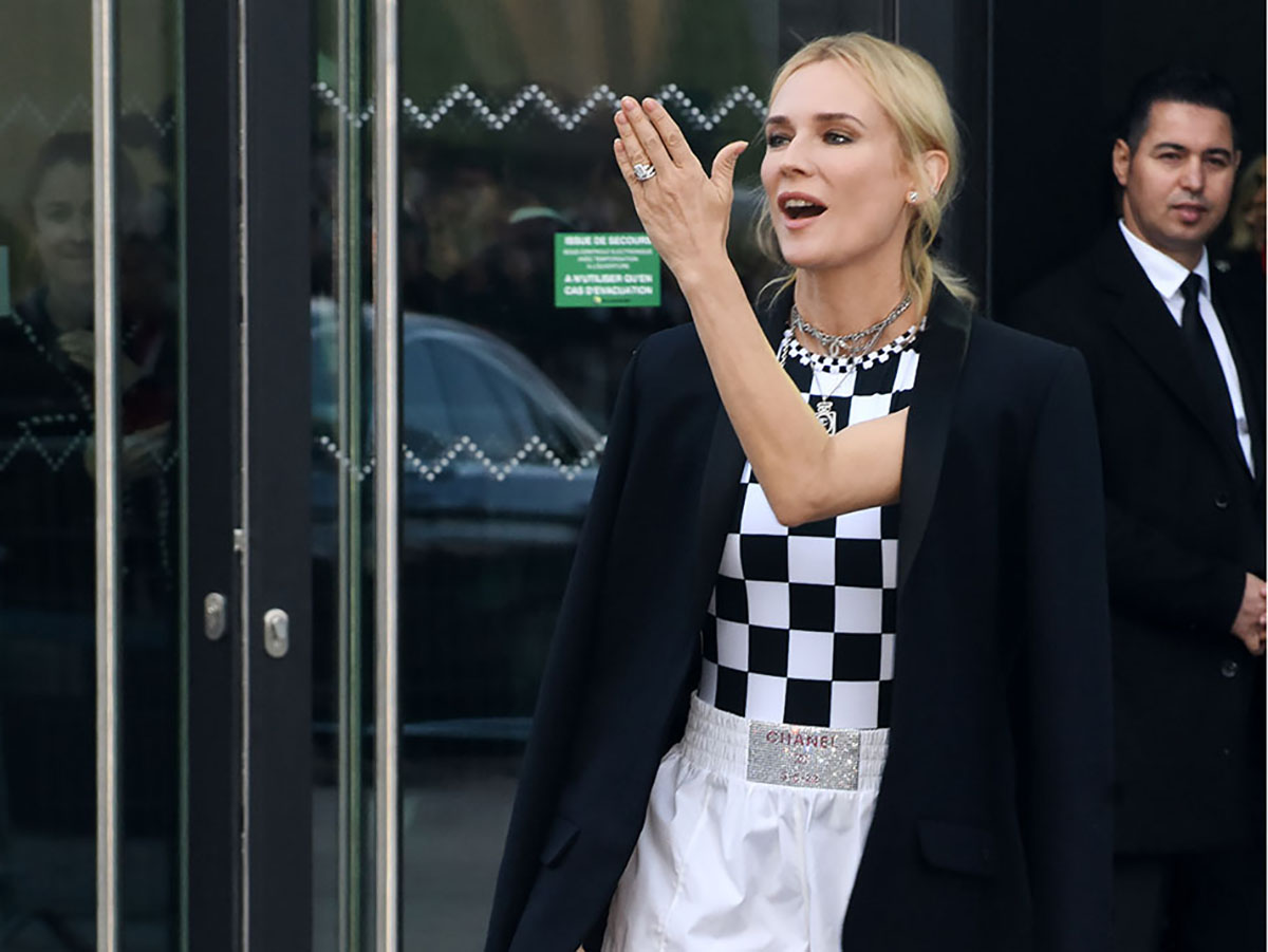 Chanel Outside PFW - Technikart