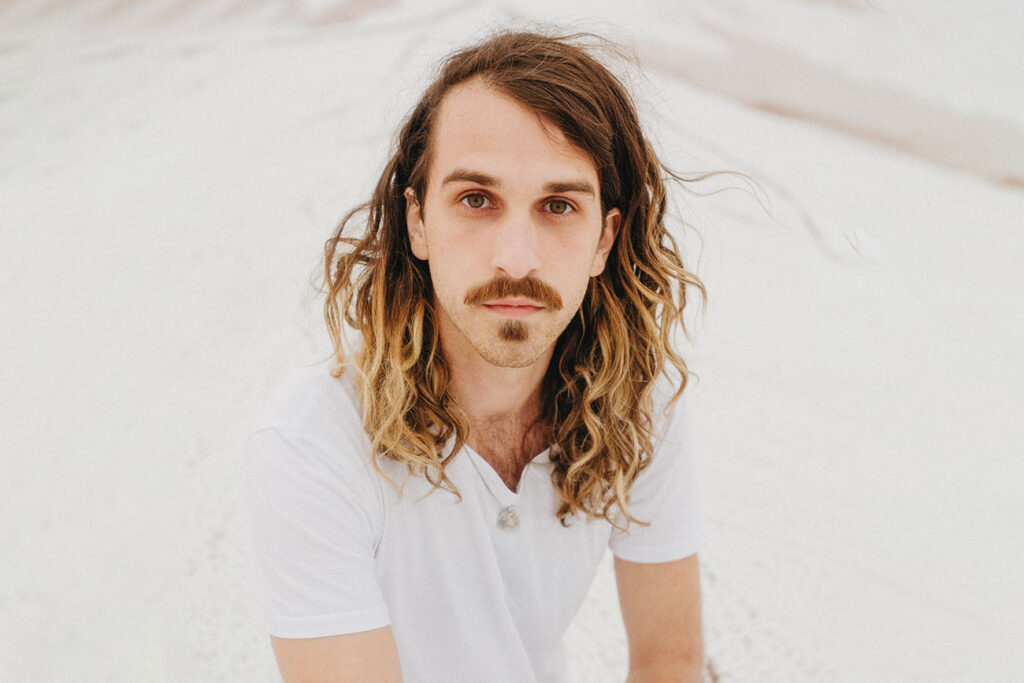 Ponteix, enluminé « Une pop venue d’ailleurs » - Technikart